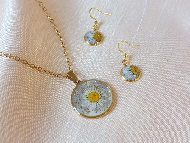 Real Daisy Resin Jewelry Set: Stainless Steel Necklace and Earrings - Etsy