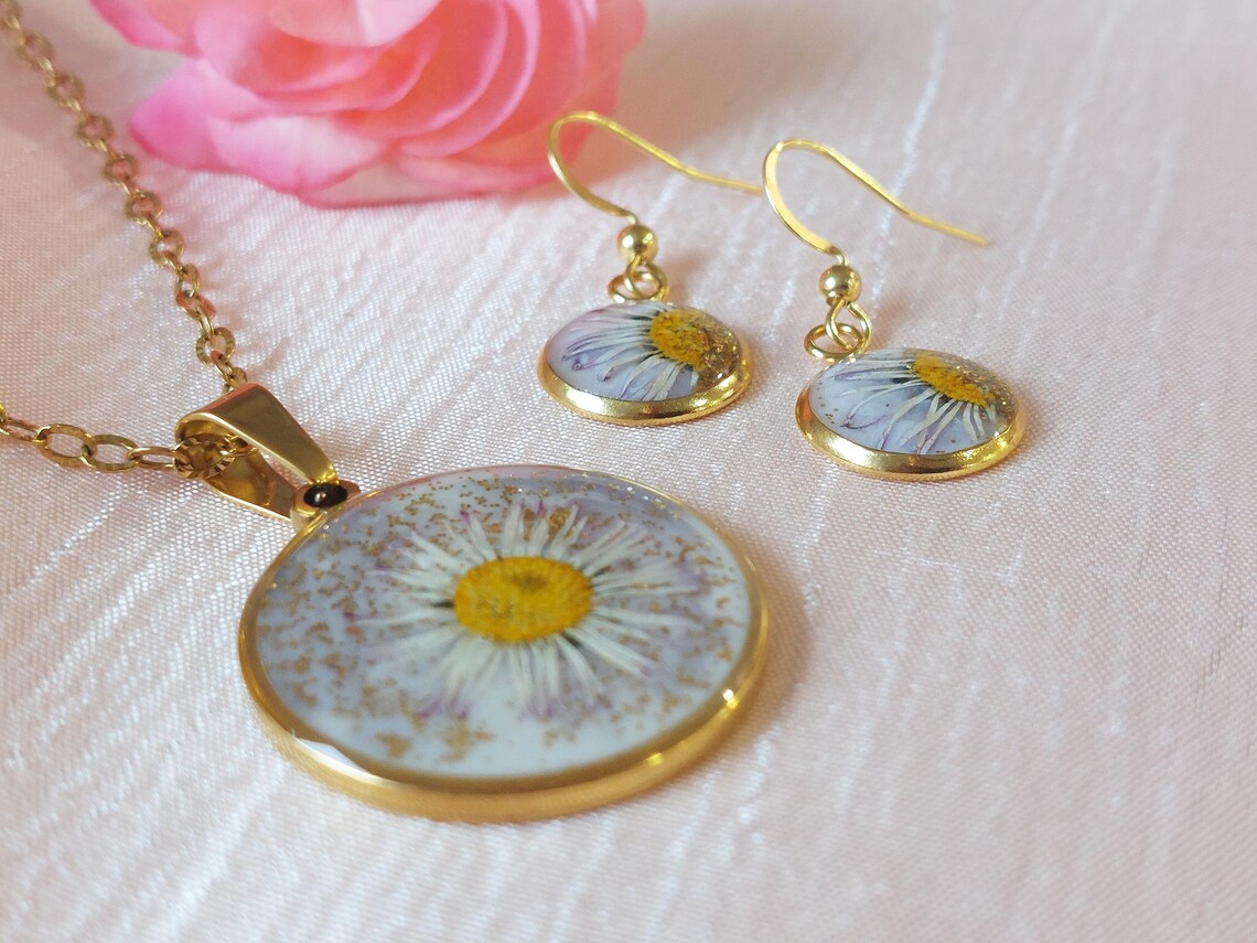 Real Daisy Resin Jewelry Set: Stainless Steel Necklace and Earrings - Etsy