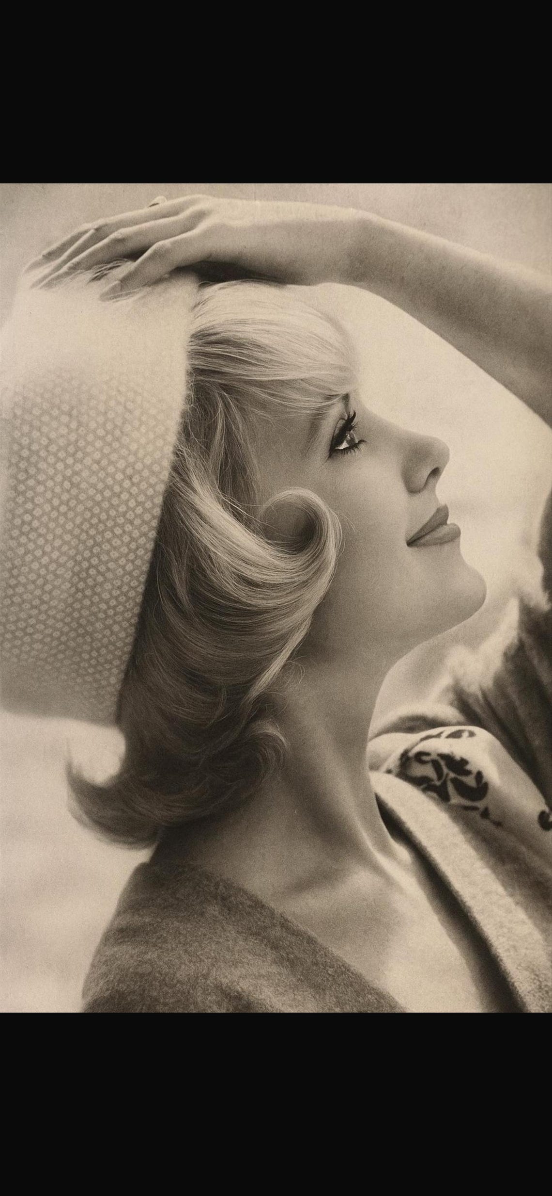 Jackie O-style Pill-box Hat - Vintage Knitting Pattern - Instant ...