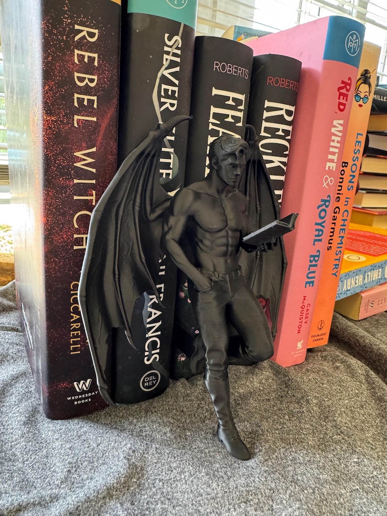 ACOTAR High Lord Fae Winged Reader Figurine – Fantasy Bookshelf Insert ...