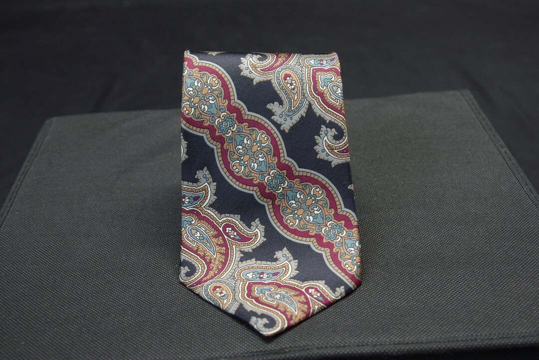 Corbata de seda italiana con estampado de cachemira en negro y rojo de ...