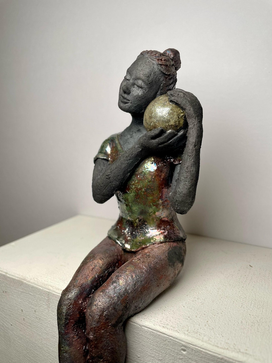 Terracotta Figurine With Raku Finish, spherical Embrace 20 X 7 X 12 Cm ...