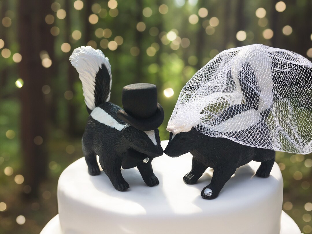 Skunks - Wedding Cake Toppers - Fun Wedding Cake Toppers - Skunk Cake ...