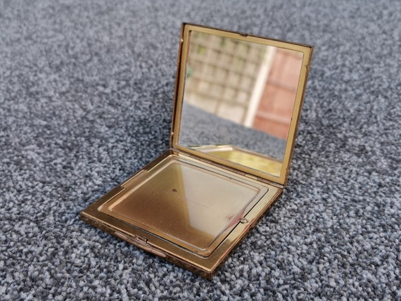 1950s Powder Compact & Mirror, Zenette Pointer Huntin… - Gem
