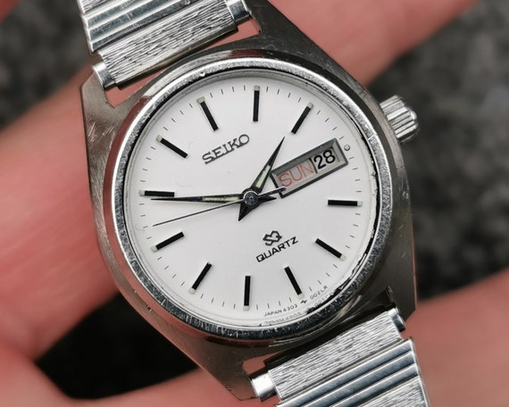 1977 Seiko SQ Quartz Watch, Chinese & English Day Dat… - Gem