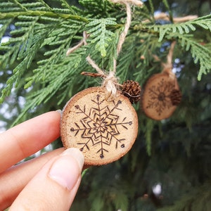 Christmas Wooden Ornament Wood Burned Pyrography Tree Slice - Etsy