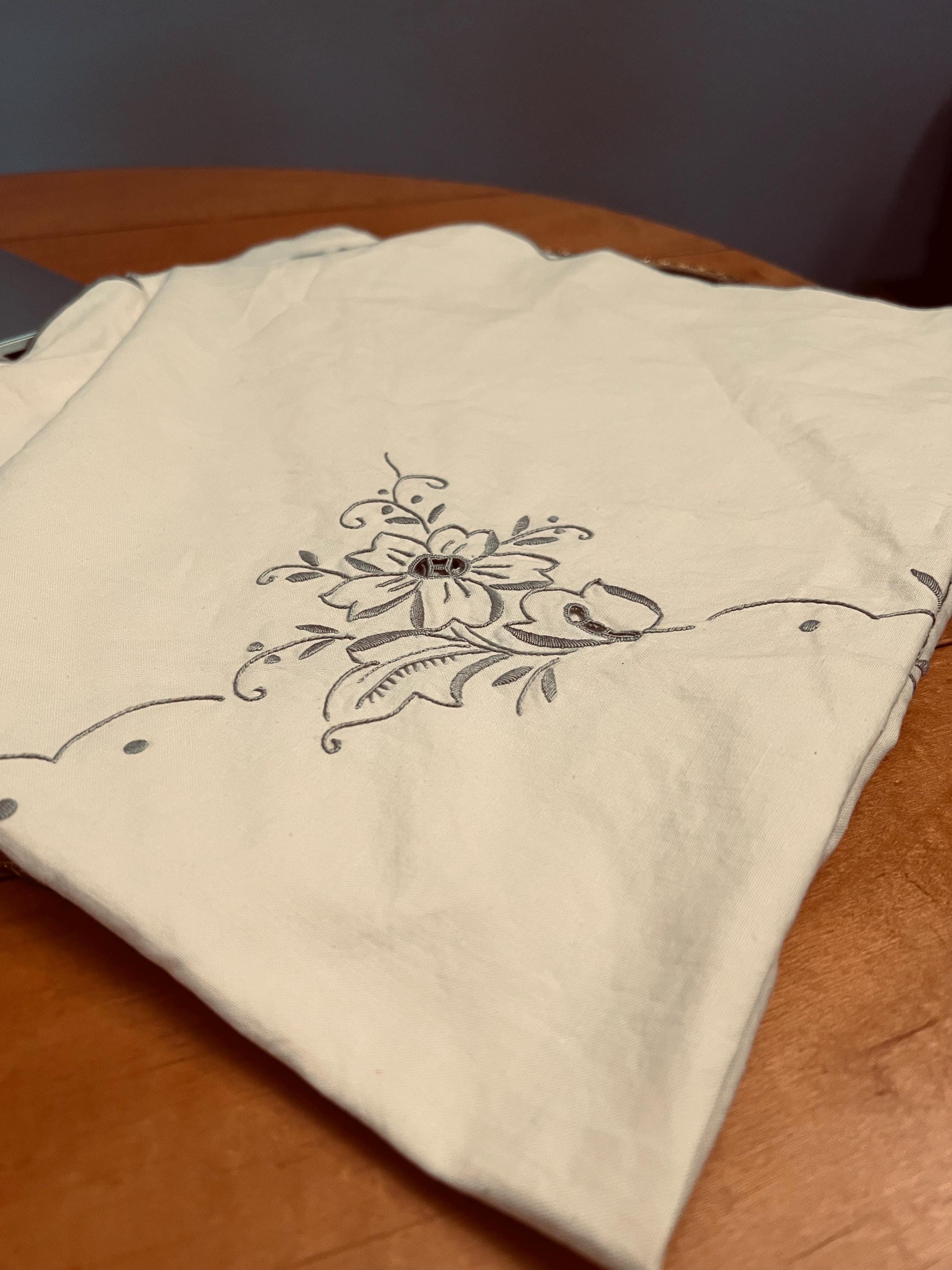Vintage Table Clothes Napkins. Beige and Gray, Leaf Embroidered. 100 % ...
