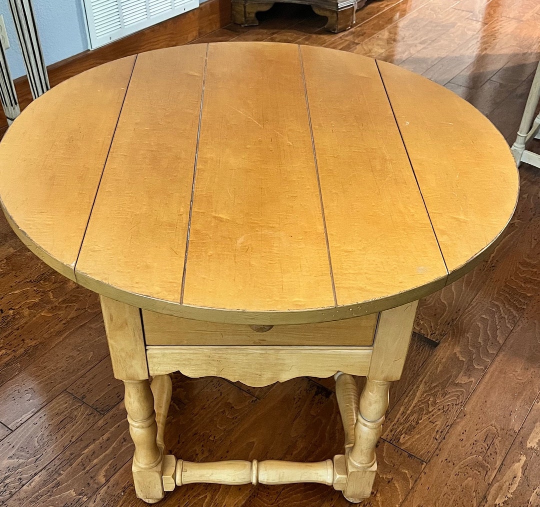 Mid Century Drexel Heritage Table. 33” Inches . Diameter. 26” Tall. 55 ...