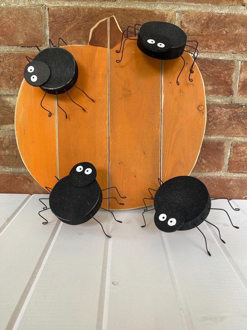 Handmade Wooden Spider Decoration: Spooky Halloween Decor - Etsy