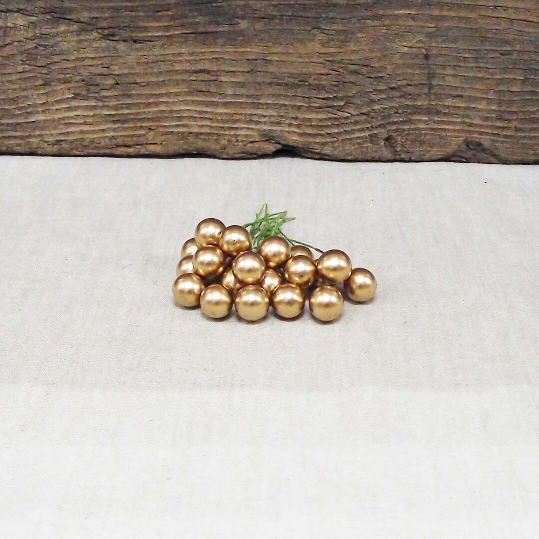 1/2 Gold Color Berry Picks in a Package of 20 Stems - Etsy