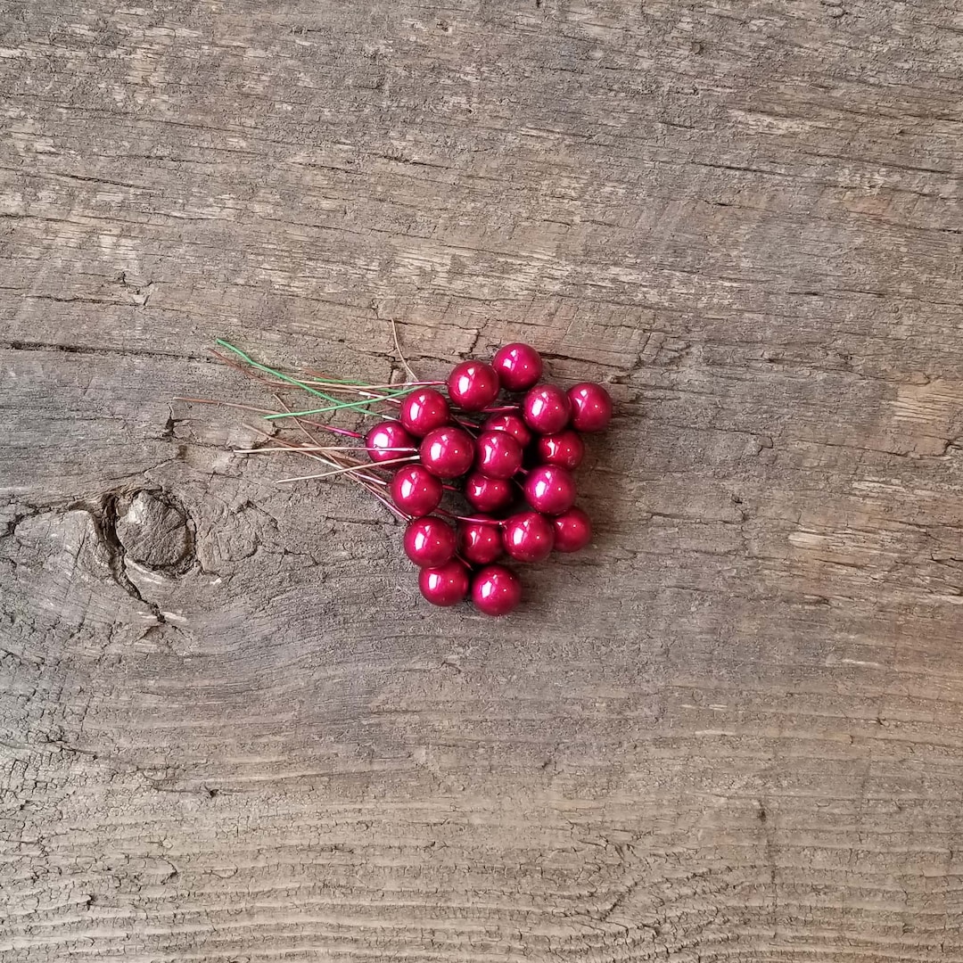 1/2" Gorgeous Rich Red Berry Picks - in a Package of 20 Stems - Great ...