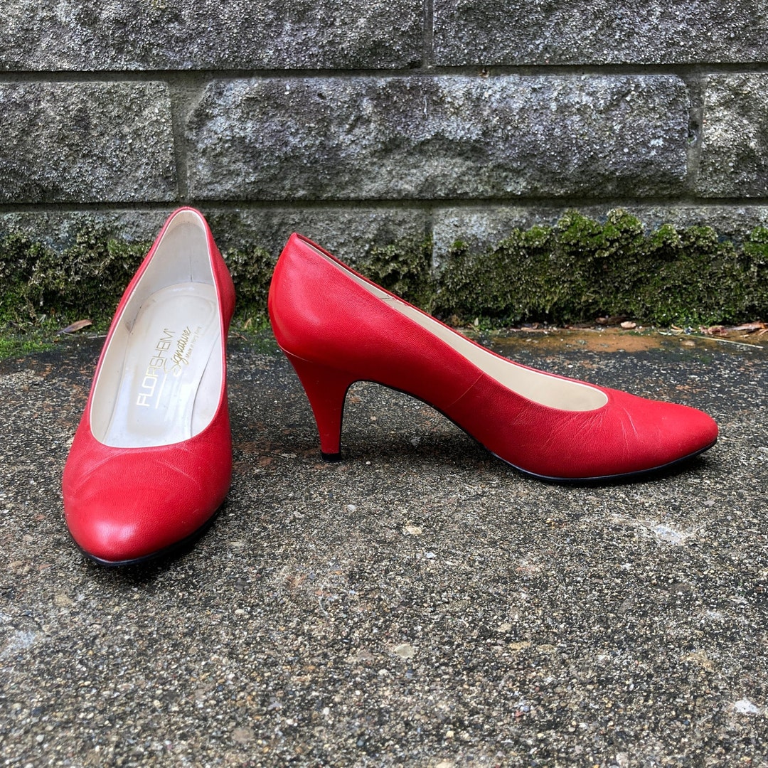 Size 8 B - 1980s Red Conservative Pump by FLORSHEIM SIGNATURE - Made in ...