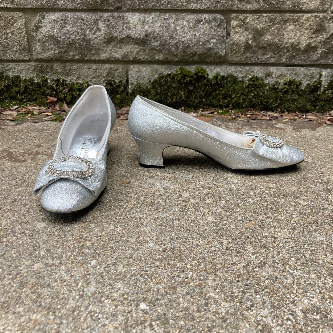 Size 7 AA - 60s/70s Silver Metallic Pumps by SOCIALITES - Etsy
