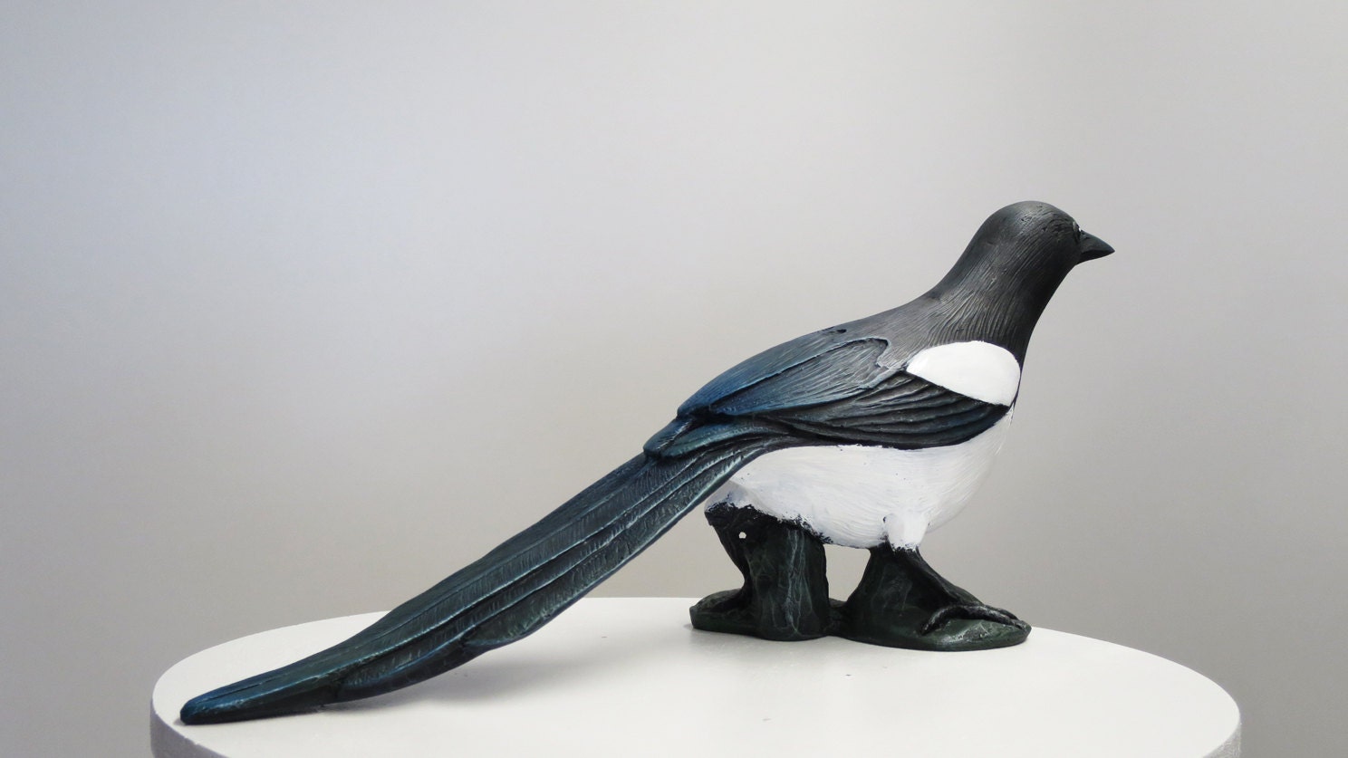 Magpie Bird Statue Hand Cast Resin Figurine - Etsy