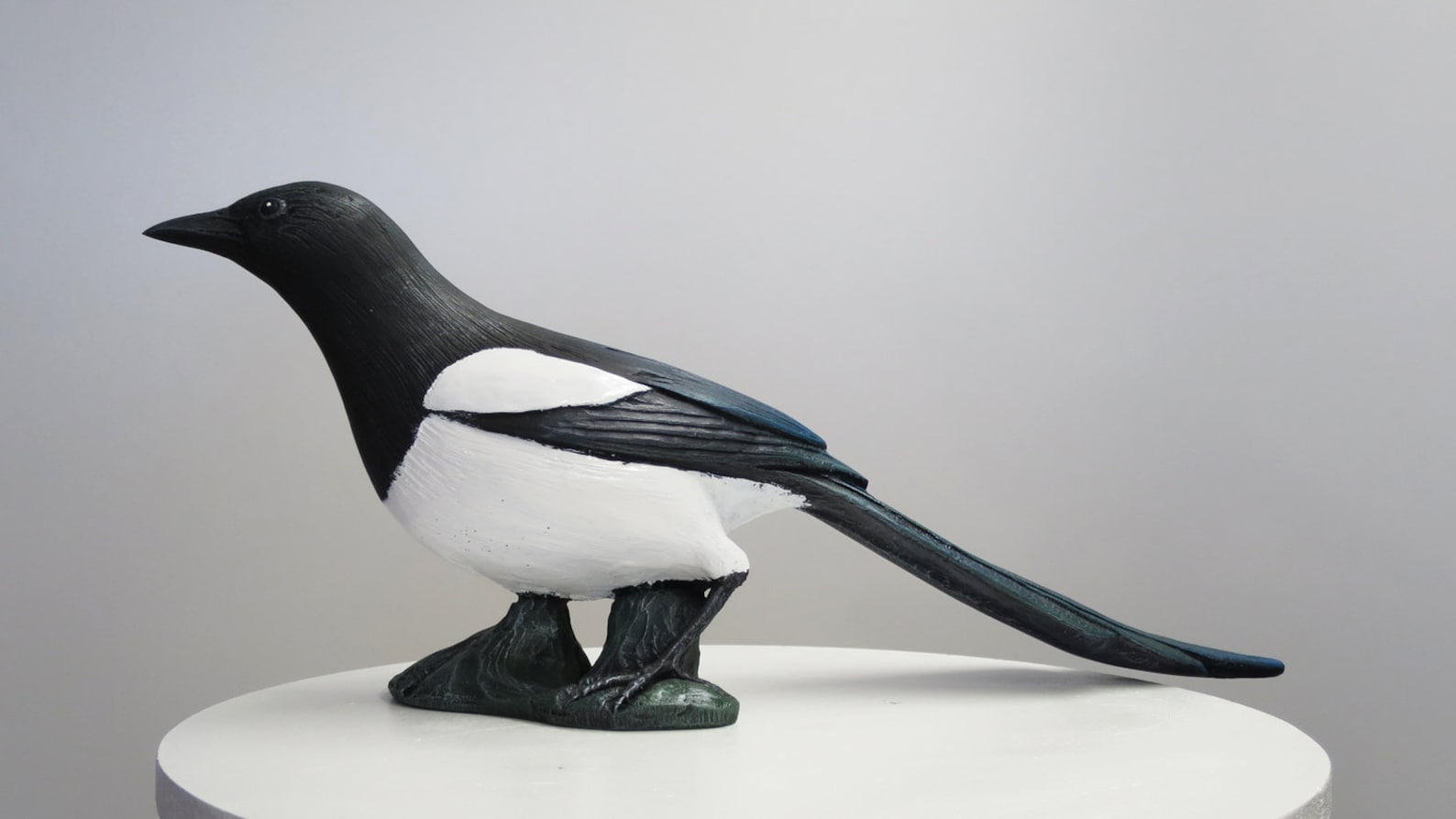 Magpie Bird Statue Hand Cast Resin Figurine - Etsy