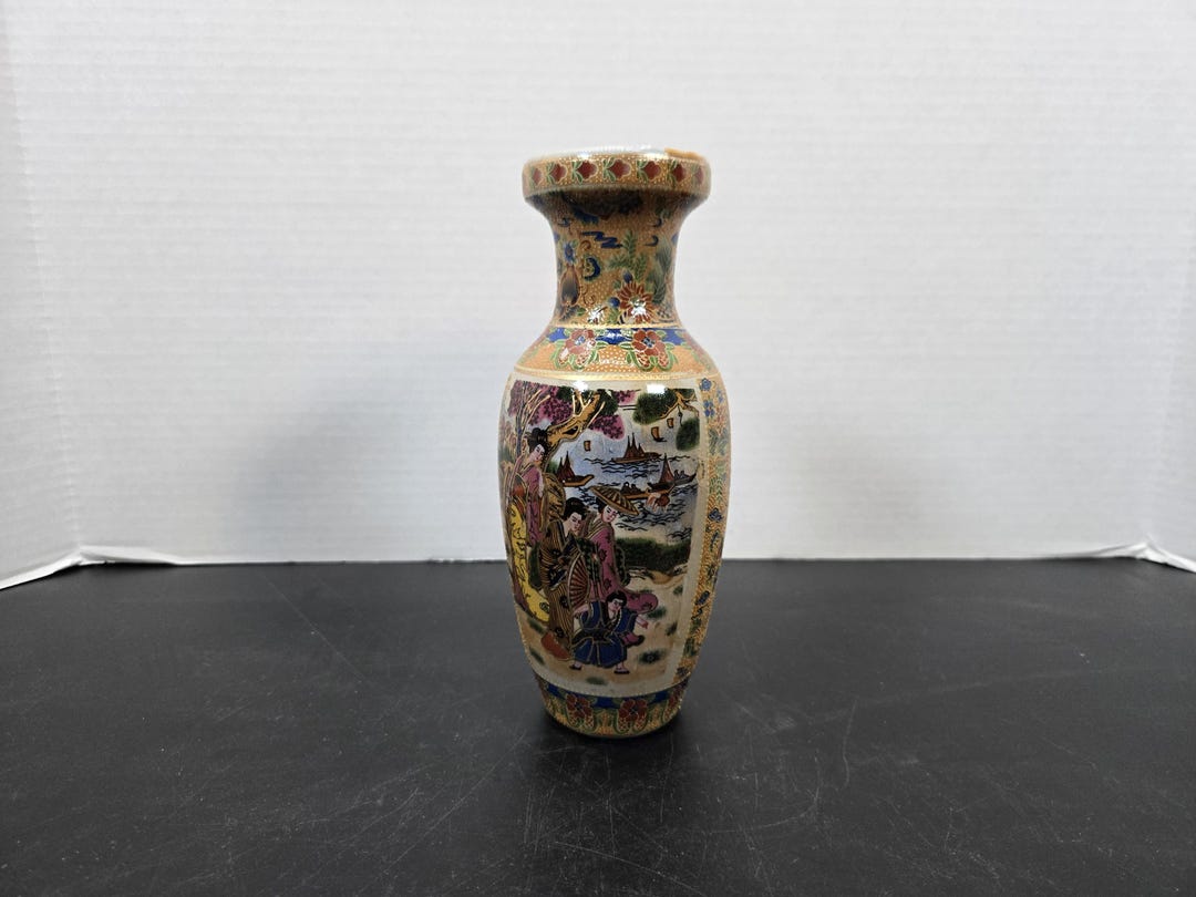 Zhongguo Chinese Moriage Style Vase , Ornate Hand Painted Scene With ...