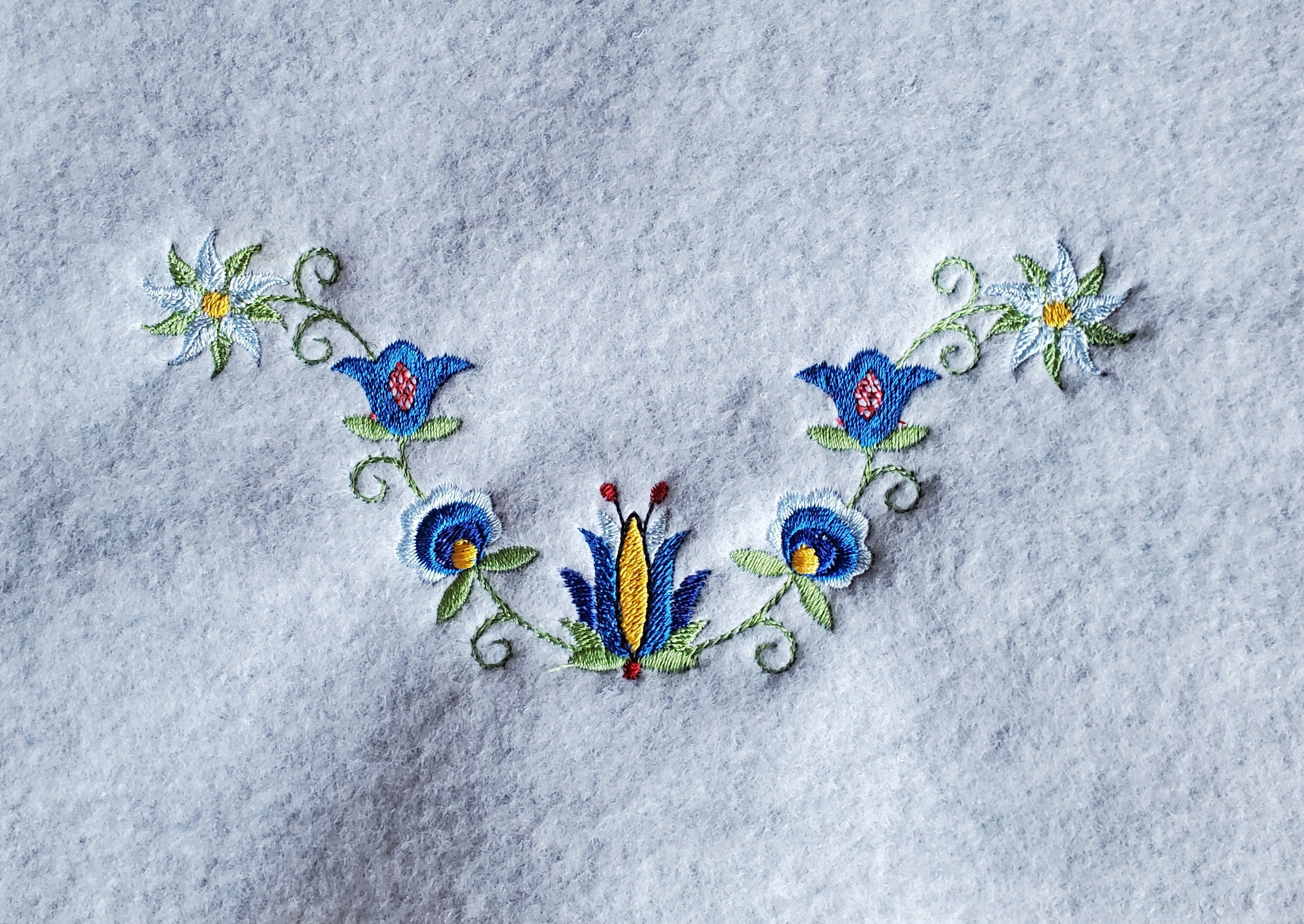 Kashubian Floral Tulip Design 1U in 4 Styles and 2 Sizes for Machine ...