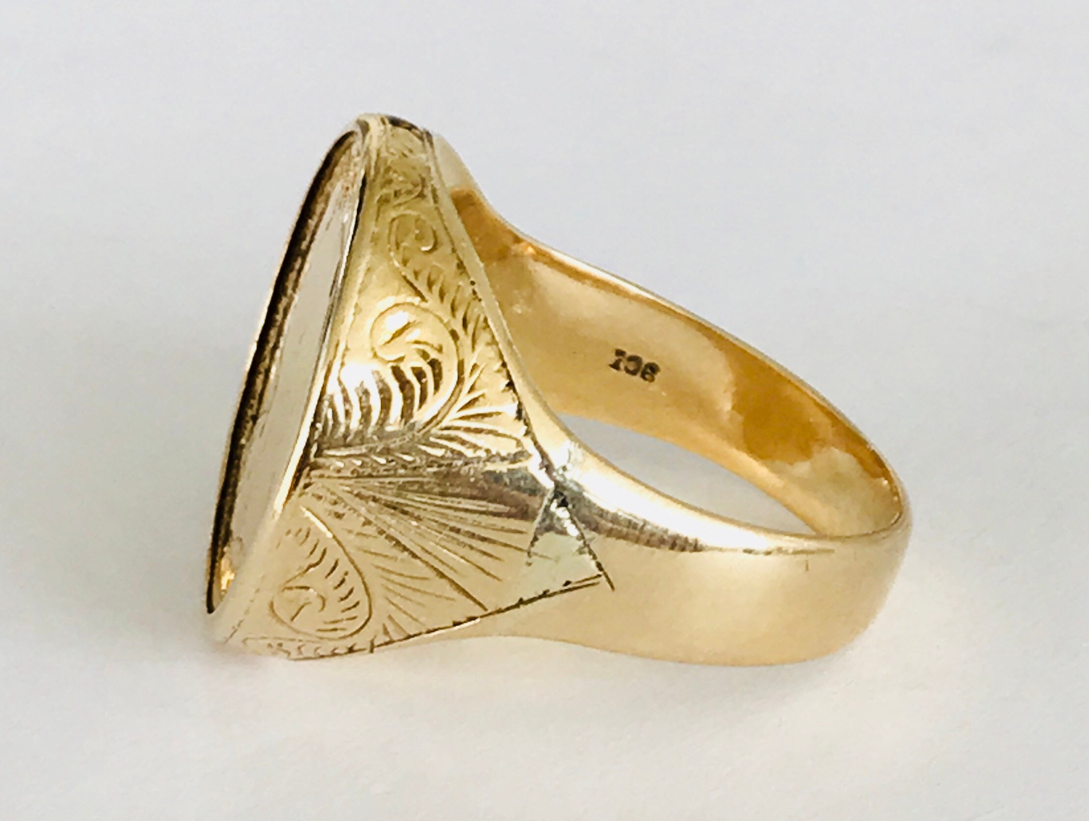 Superb antique Victorian 22ct gold half Sovereign ring