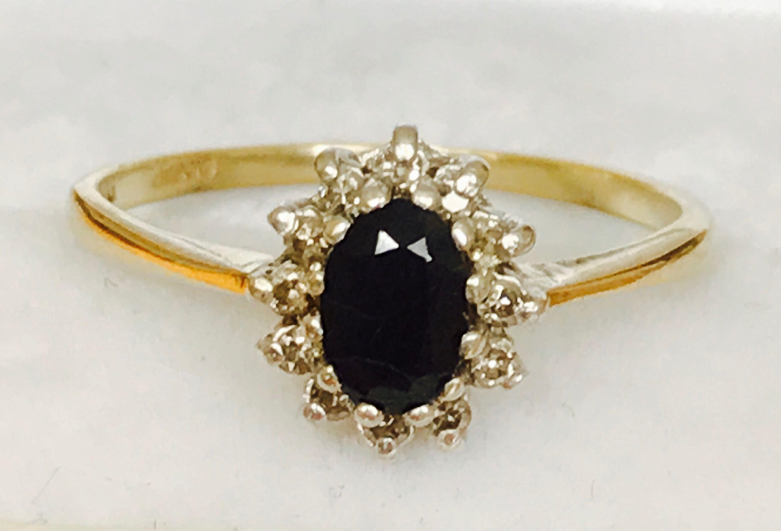 Stunning vintage 9ct yellow gold Sapphire & Diamond engagement ring - 1987 Stunning vintage 9ct yellow gold Sapphire & Diamond engagement ring - 1987