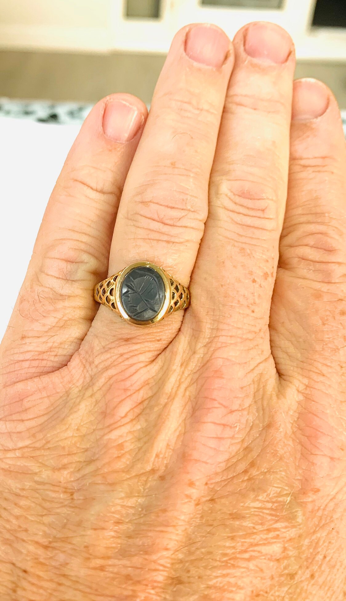 Stunning vintage 9ct yellow gold carved hematite Centurion ring - fully ...