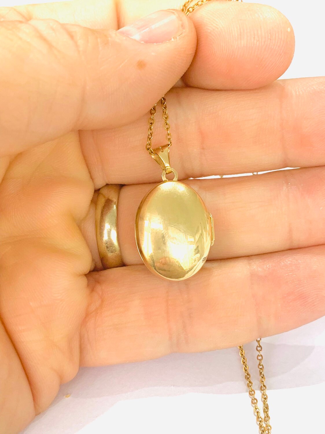 Superb vintage 9ct yellow gold triple picture Locket - fully hallmarked