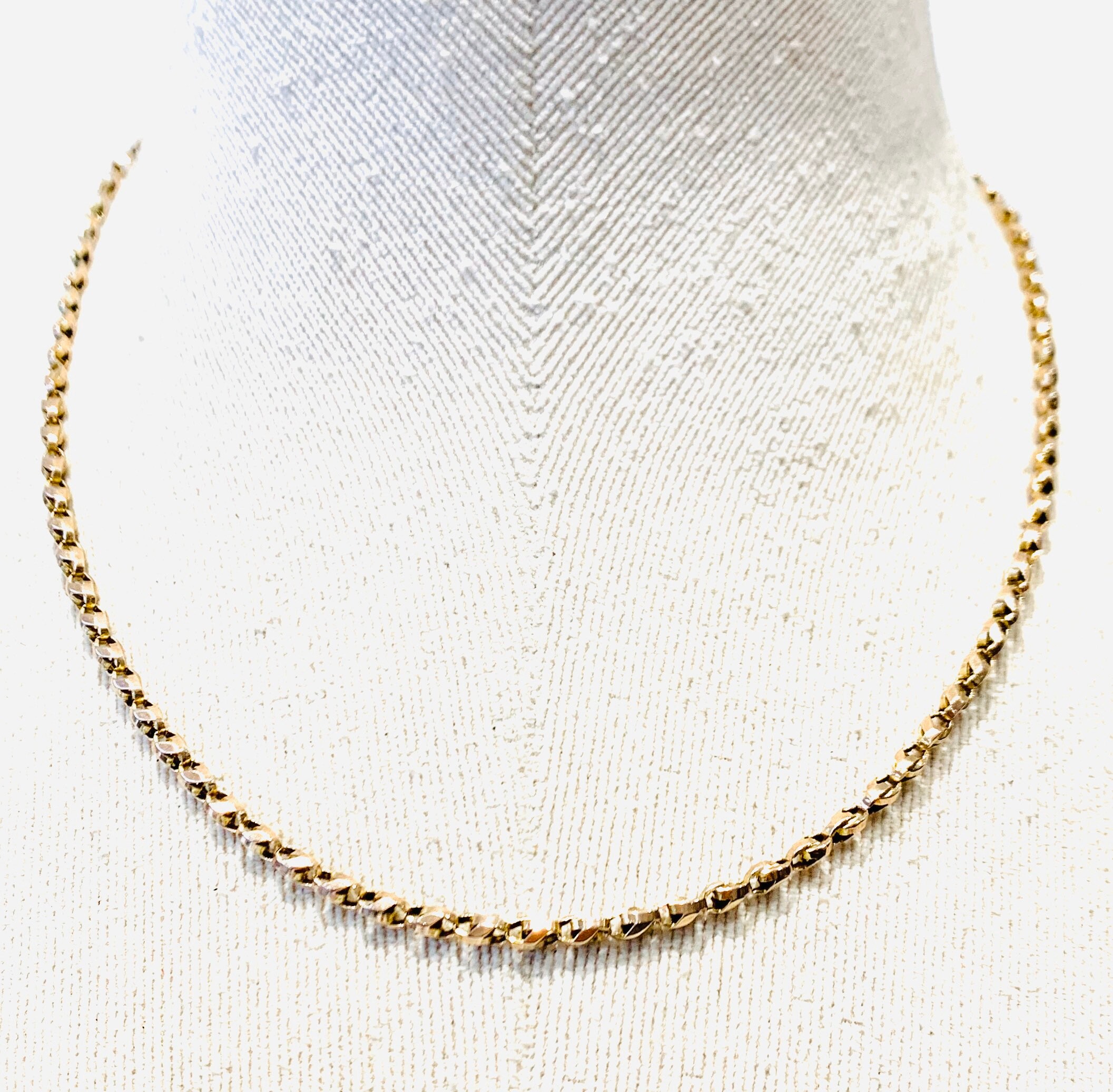 Superb antique 9ct gold 18 inch fancy 'Tulip Link' chain Superb antique 9ct gold 18 inch fancy 'Tulip Link' chain