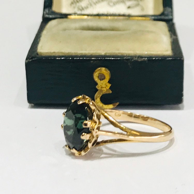 Stunning vintage 9ct yellow gold Russian Diopside solitaire ring