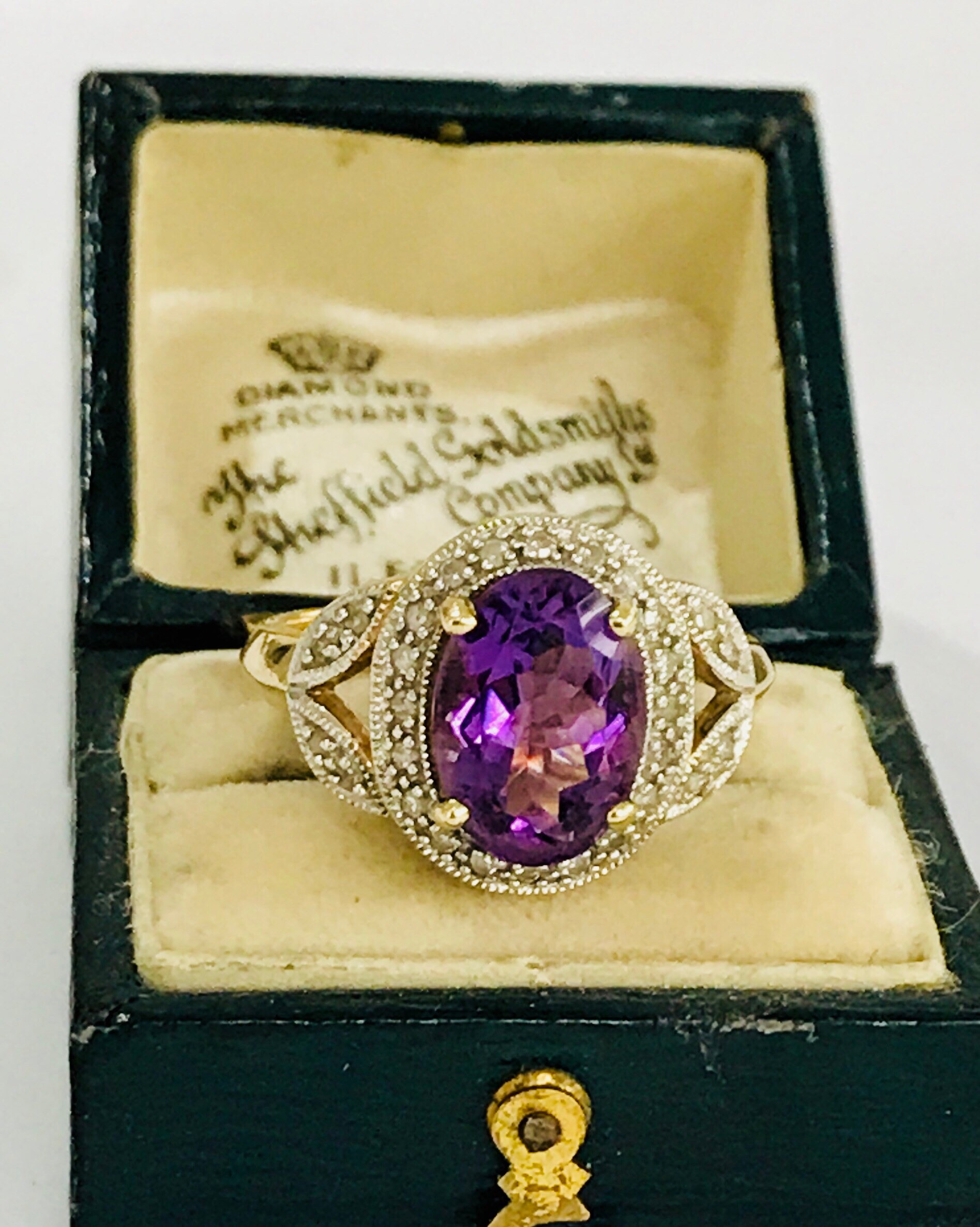 Stunning sparkling vintage 9ct gold Amethyst & 0.16tcw Diamond cluster ring - fully hallmarked
