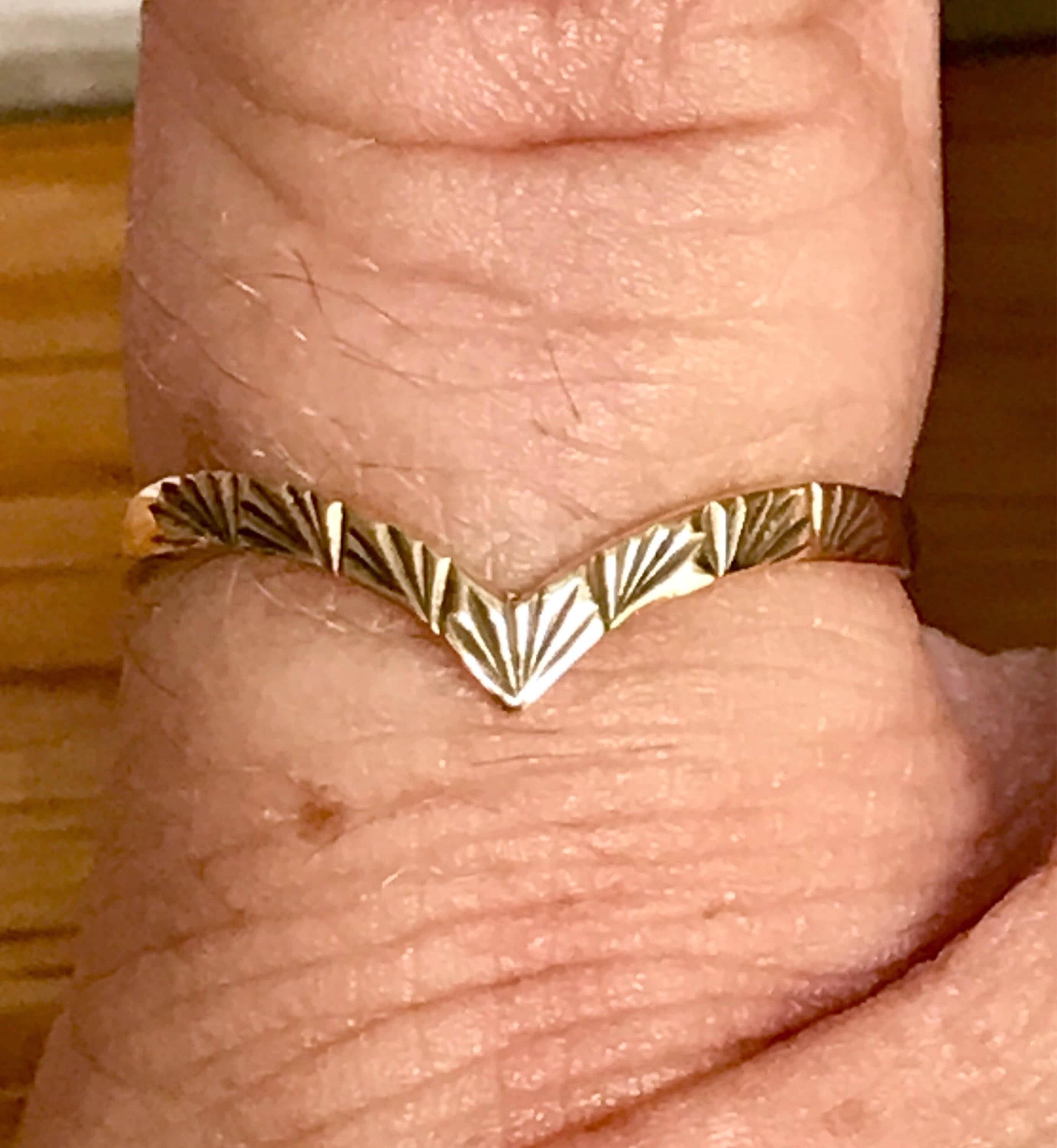 SALE*** Vintage 9ct yellow gold wishbone ring - fully hallmarked