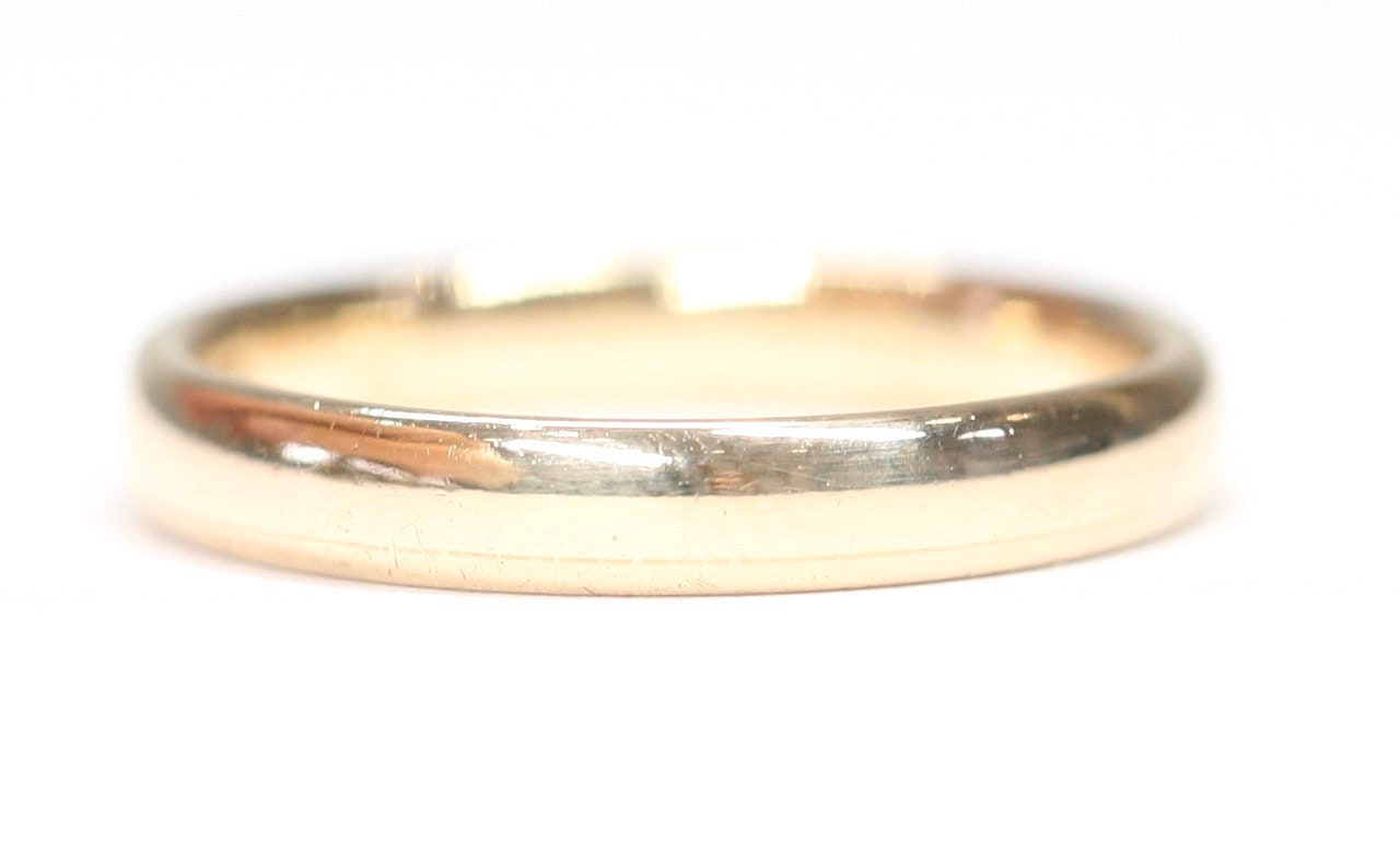 Vintage 9ct yellow gold wedding ring with WW2 Utility mark - hallmarked ...