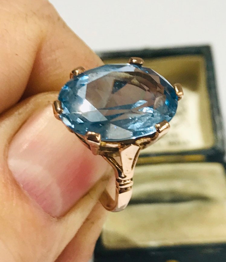 Stunning vintage 9ct rose gold blue stone ring - hallmarked London 1963