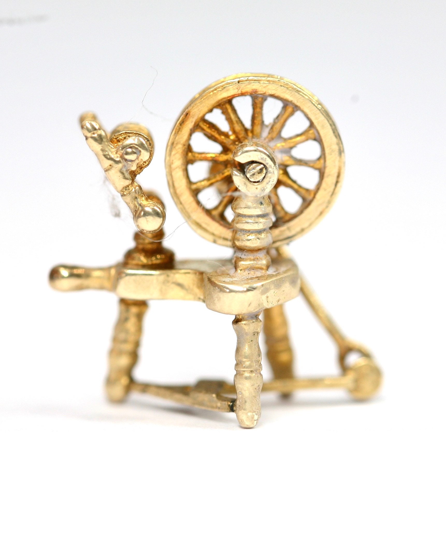 Vintage 9ct yellow gold Spinning Wheel charm - hallmarked London 1977