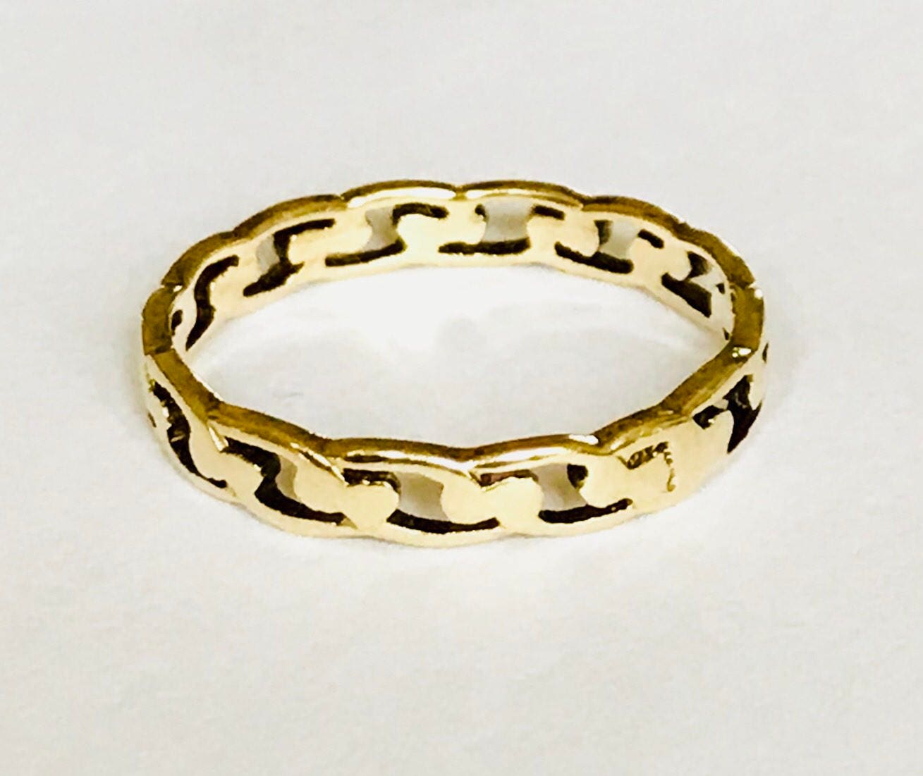 Vintage 9ct yellow gold open pattern ring - fully hallmarked
