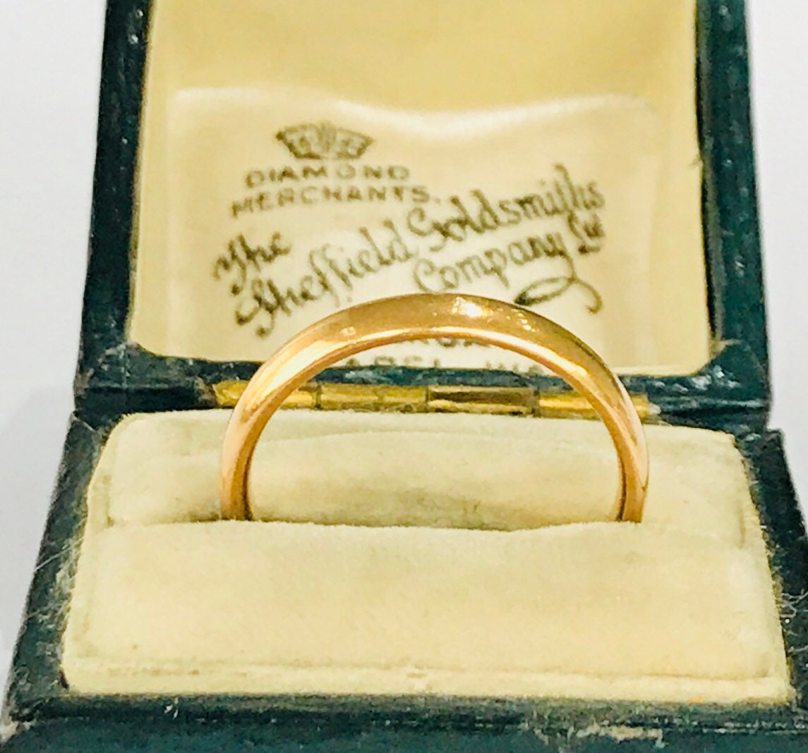 Superb antique 22ct gold wedding ring - hallmarked London 1922