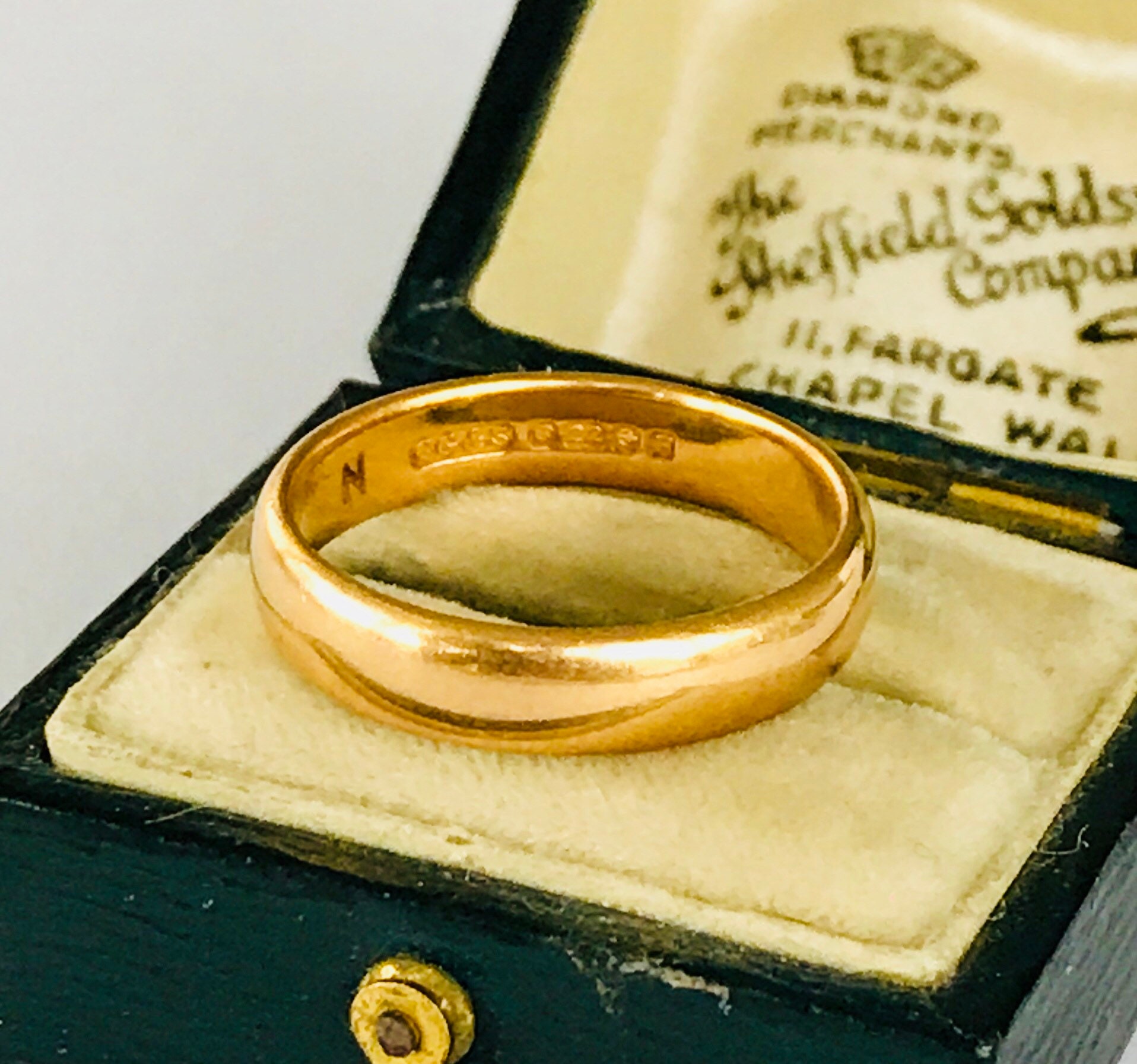 Superb vintage 22ct gold wedding ring - hallmarked Birmingham 1957 ...
