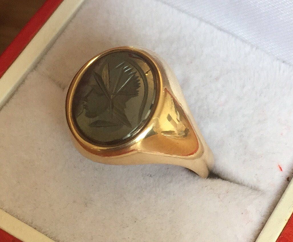 Superb vintage 9ct yellow gold men's Centurion signet ring - 1975