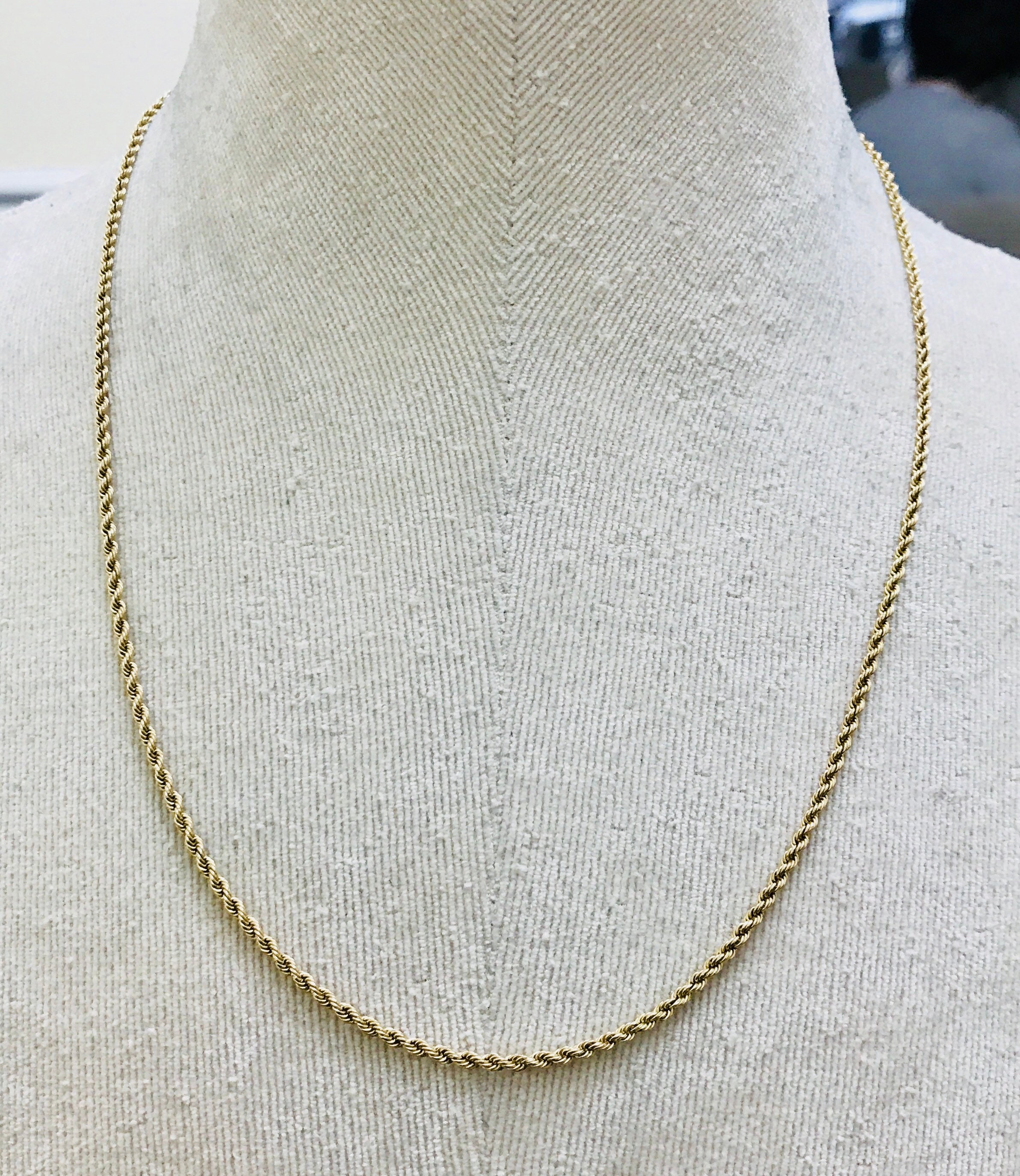 Lovely vintage 9ct yellow gold 21 inch Rope chain - fully hallmarked
