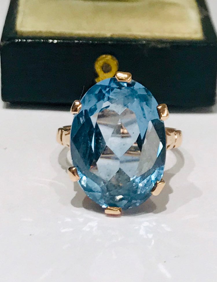 Stunning vintage 9ct rose gold blue stone ring - hallmarked London 1963
