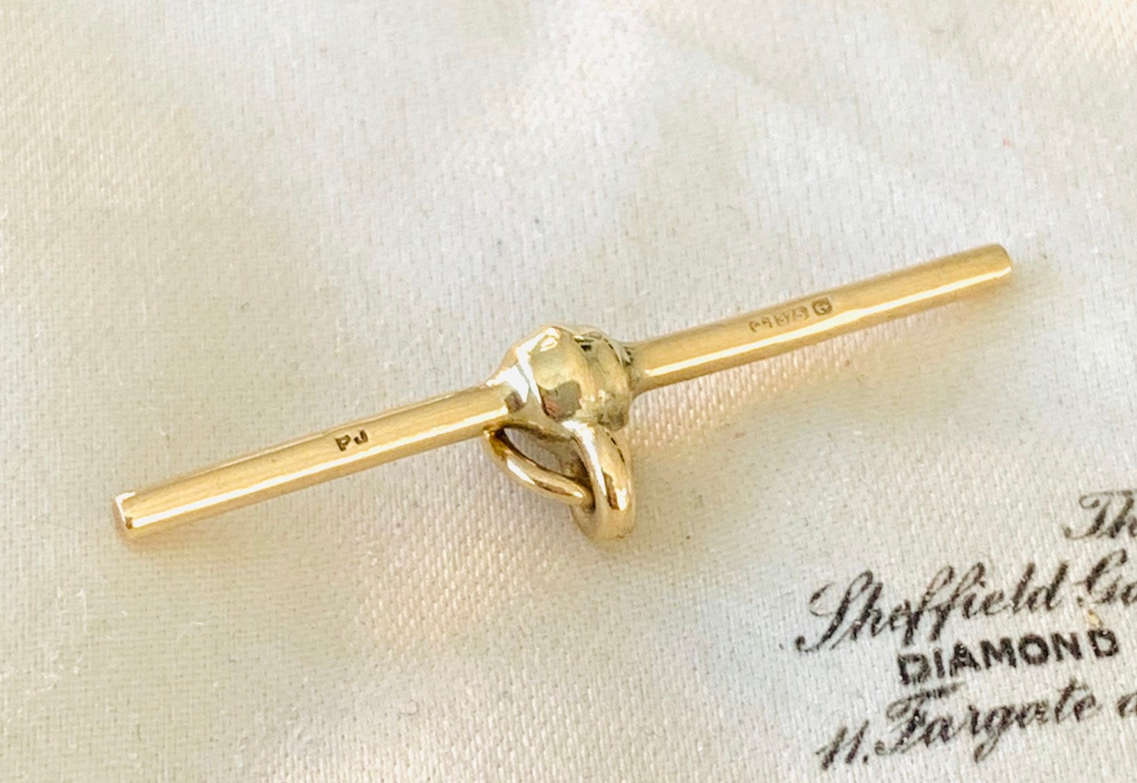 Vintage 9ct yellow gold t-bar pendant - fully hallmarked ***Reserved***