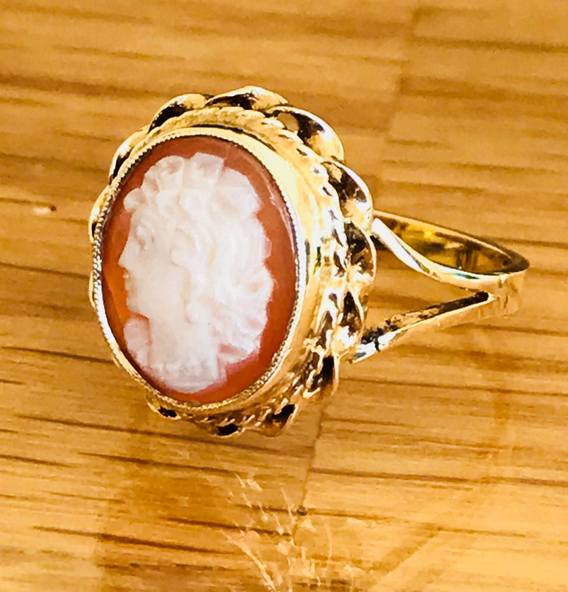Superb vintage 9ct gold Cameo ring
