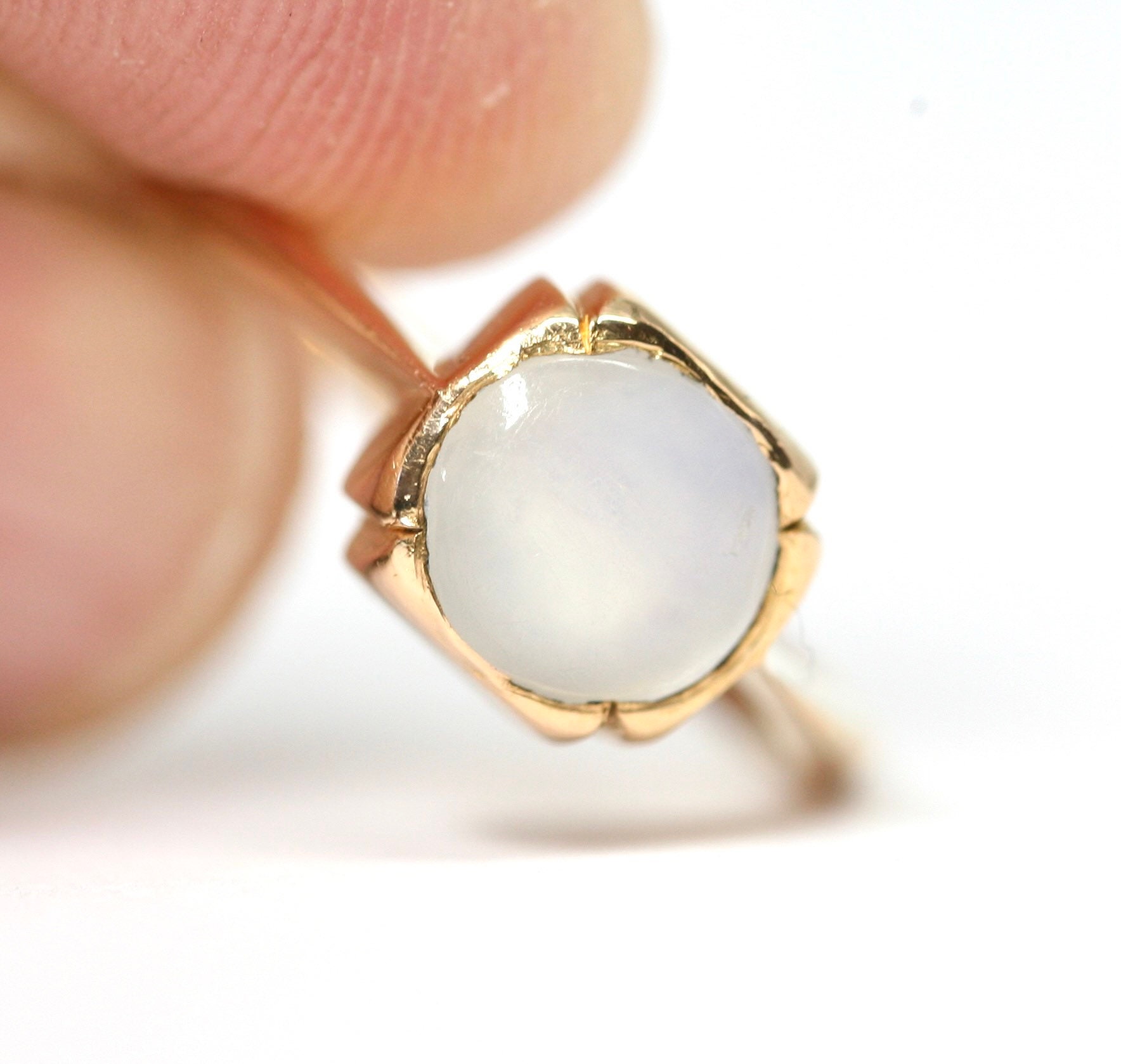 Superb vintage 22ct gold Moonstone ring - size i or US 4 1/4