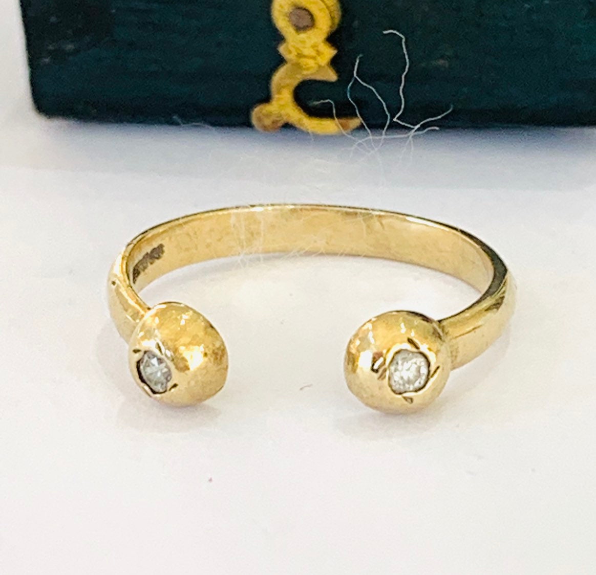 Vintage 9ct gold torque ring with Cubic Zirconia - fully hallmarked ...