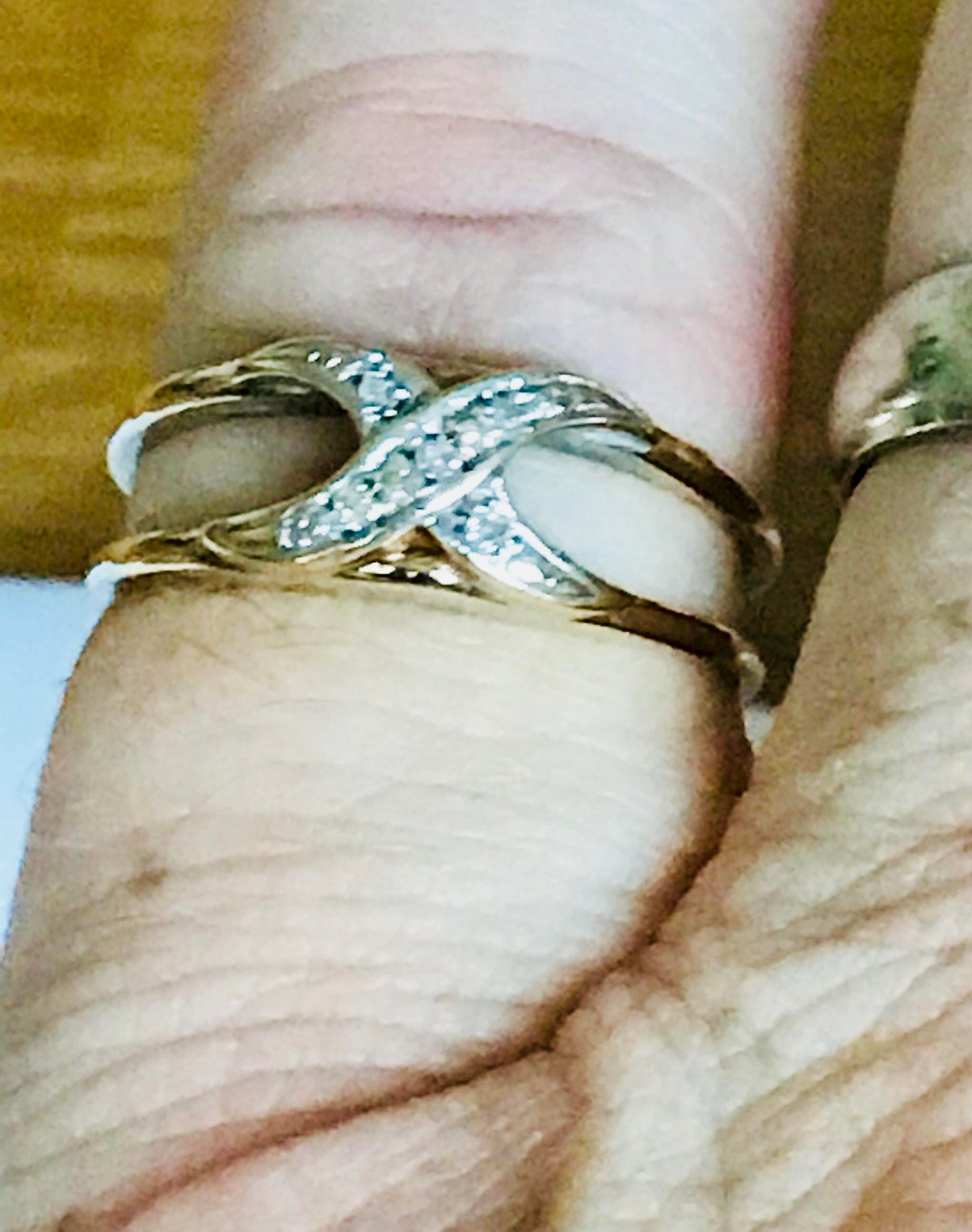 Stunning Vintage Twin Band 9ct Gold Diamond Ring Fully Hallmarked stunning-vintage-twin-band-9ct-gold-diamond-ring-fully-hallmarked
