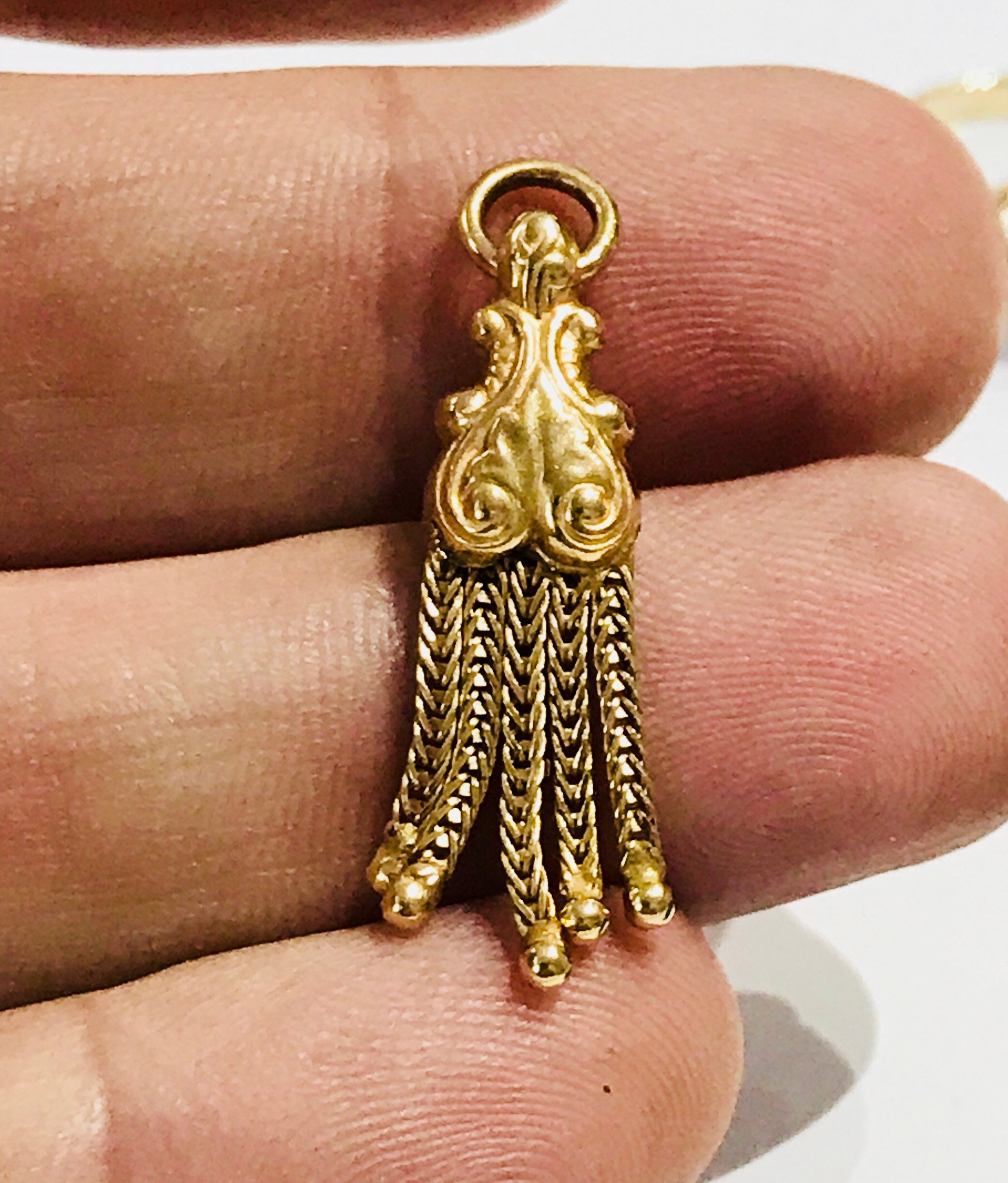 Stunning vintage 9ct gold Tassel pendant