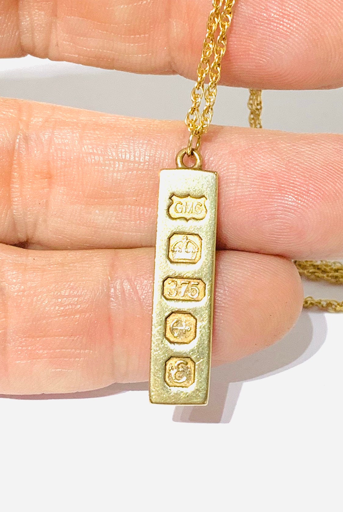 Superb vintage 9ct yellow gold 18 inch chain with solid gold ingot ... Superb vintage 9ct yellow gold 18 inch chain with solid gold ingot ...
