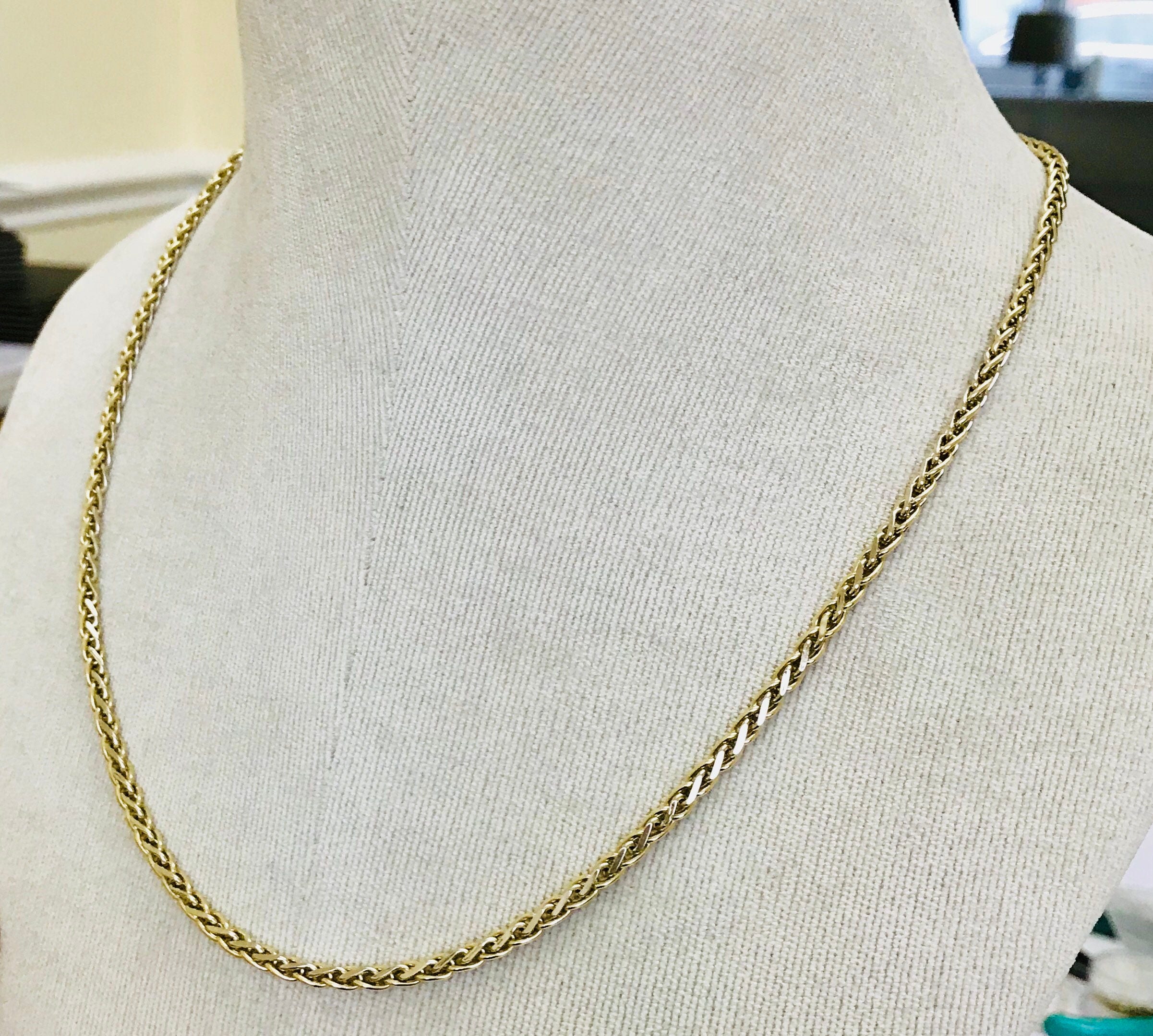 Superb heavy vintage 9ct yellow gold 22 inch chain - 23.3gms