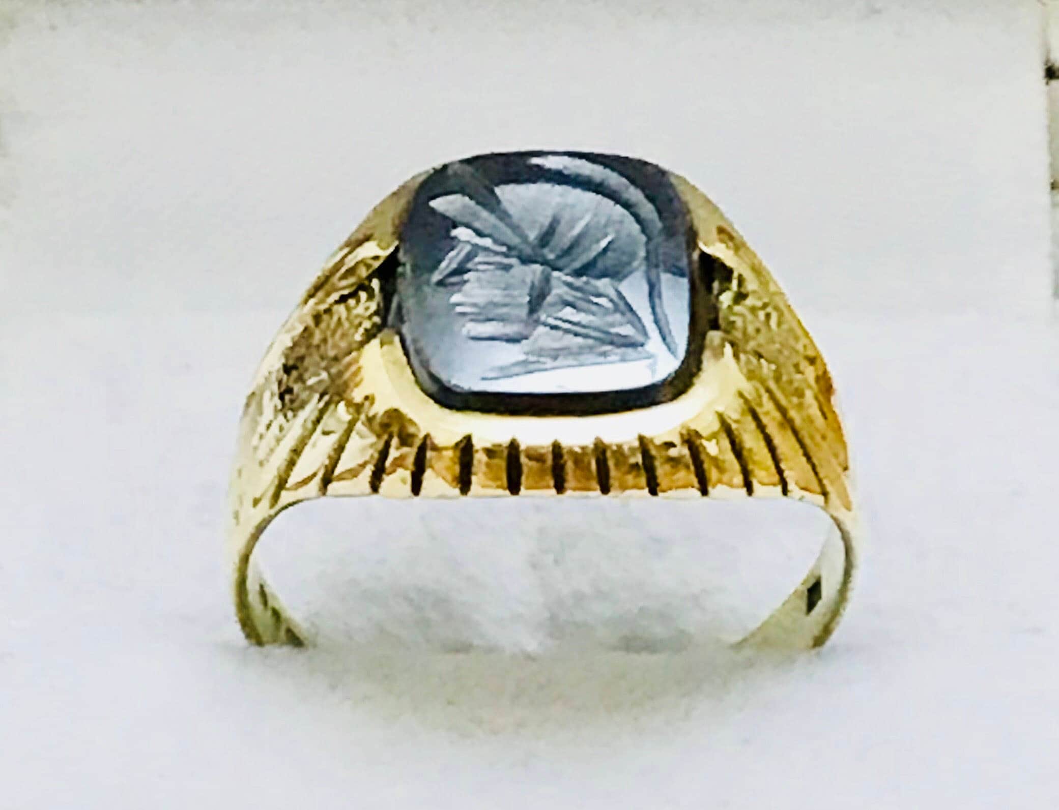Superb vintage 9ct yellow gold Men's hematite Roman Centurion signet ...