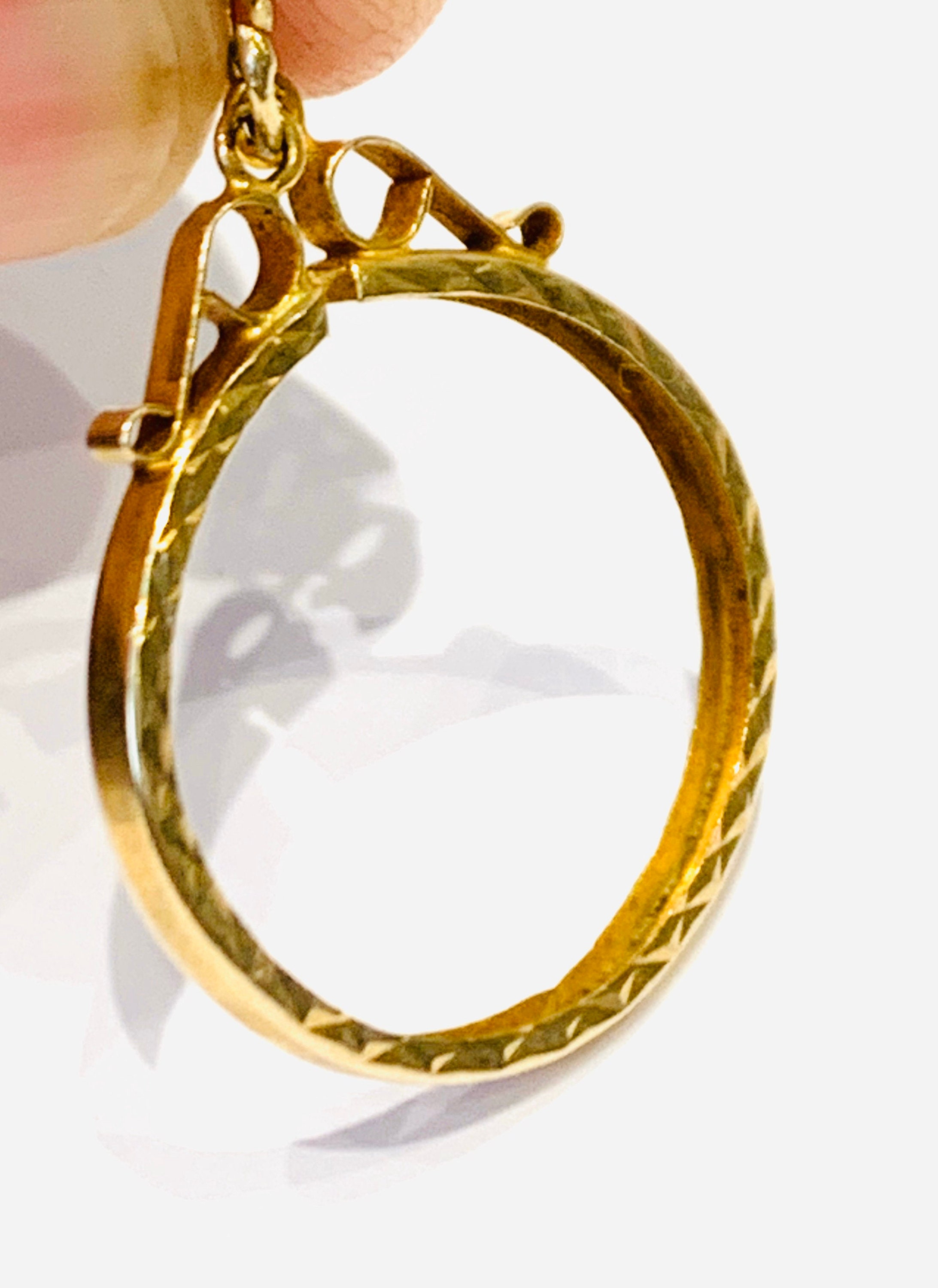 Vintage 9ct yellow gold full Sovereign pendant mount - hallmarked ...