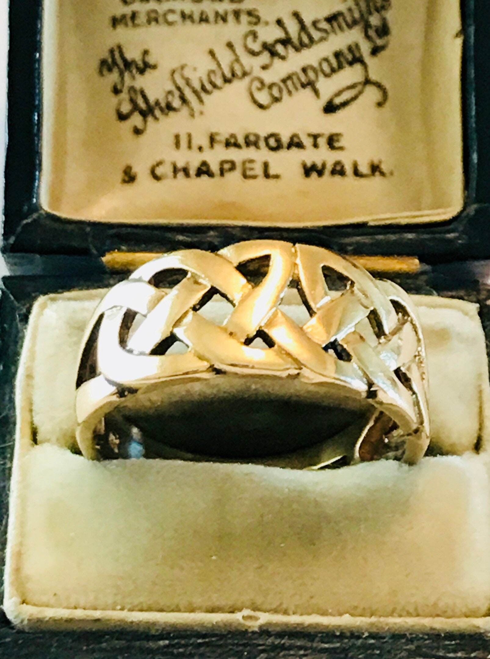 Vintage 9ct gold Celtic pattern ring - fully hallmarked