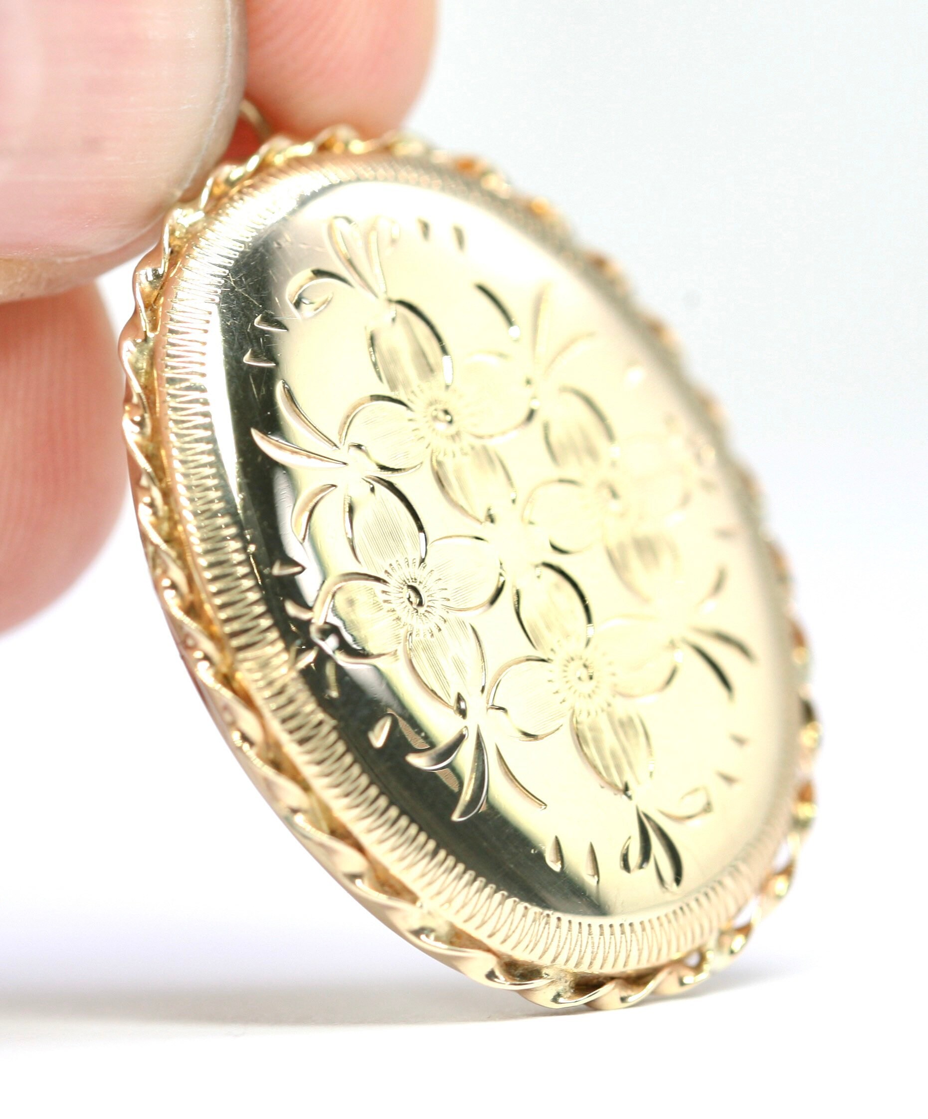 Stunning large, heavy vintage 9ct gold engraved double photograph ...